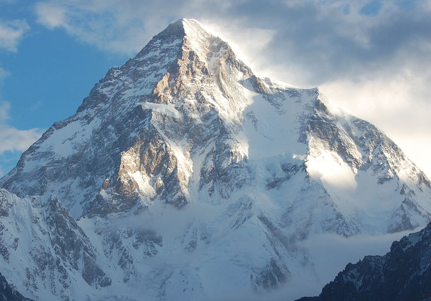 Des images incroyables filmées au sommet du K2 en hiver